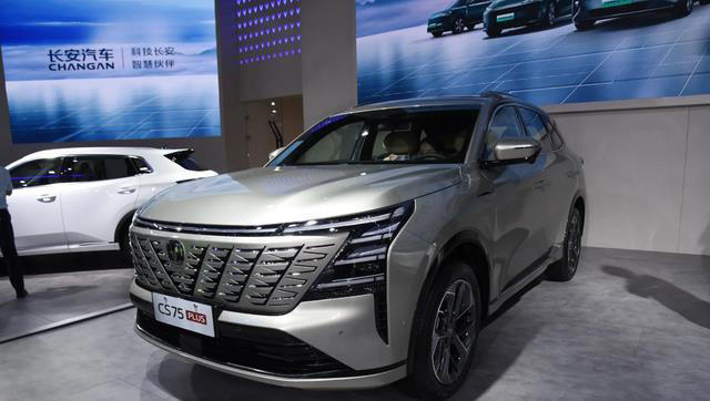 入门款拉低到11.39万打价格战，四代CS75PLUS，2.8米轴距不客气