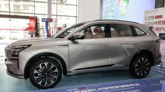 入门款拉低到11.39万打价格战，四代CS75PLUS，2.8米轴距不客气