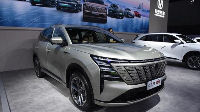 入门款拉低到11.39万打价格战，四代CS75PLUS，2.8米轴距不客气