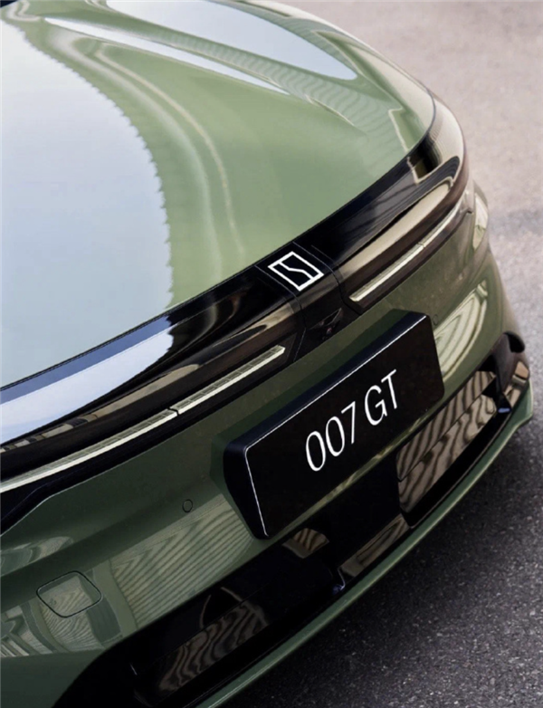 极氪007 GT绿色款实车曝光，800V高压快充助力续航