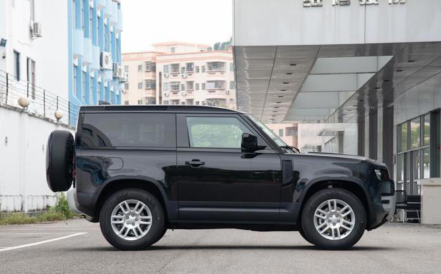 2025款路虎卫士！售价不足70万起，车长超5米3，搭载3.0T四驱+8AT