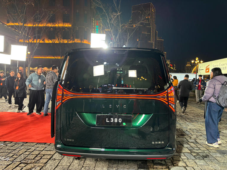 吉利银河新成员翼真L380上市，豪华配置能否挑战腾势D9地位？