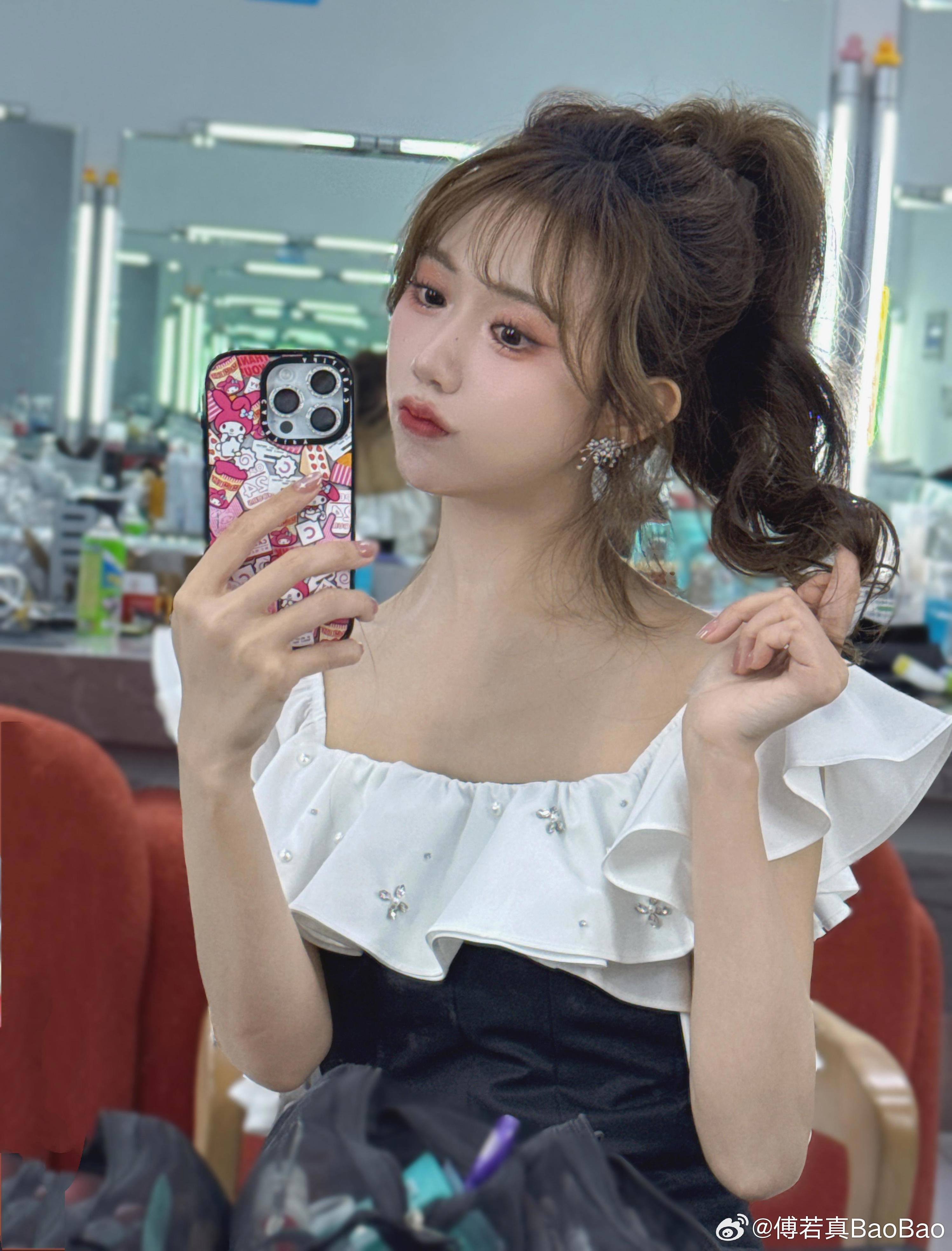LPL官方主持BaoBao分享自拍照：限时回归马尾宝