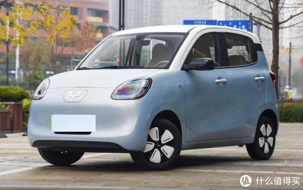 A00级代步车唯一的四门车型，五菱宏光MINIEV四门版有门道！
