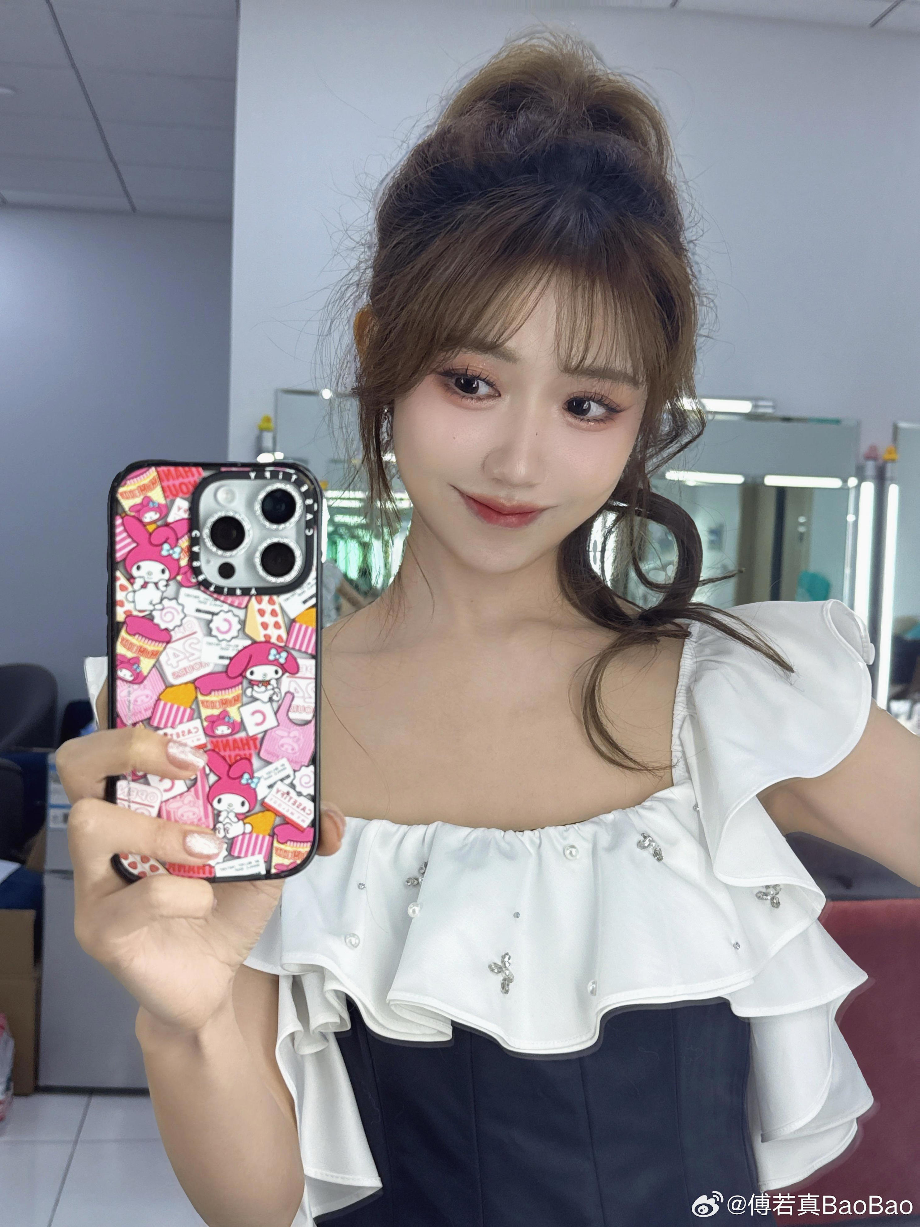 LPL官方主持BaoBao分享自拍照：限时回归马尾宝