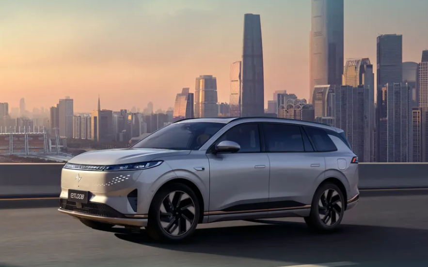 东风奕派008智驾版上市，售价18.36万元起