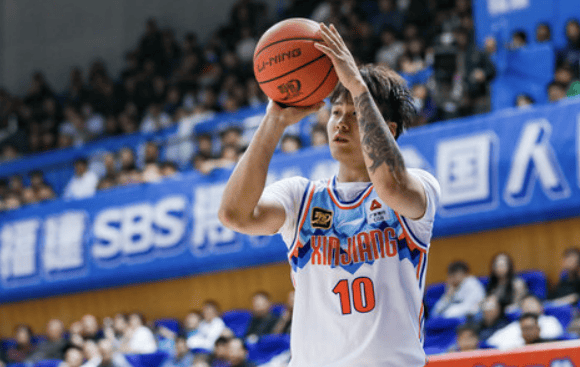 CBA常规赛：新疆104-103战胜福建，齐麟28分准绝杀