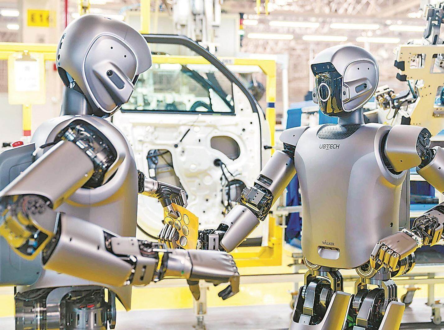 人形机器人引入群体智能