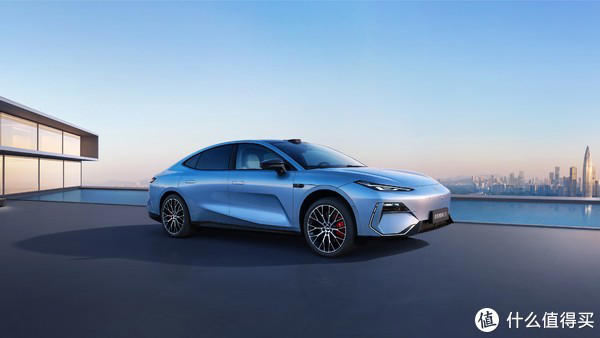 吊打BYD汉？14.98万起售，2025款吉利银河 E8 全系标配高阶智驾