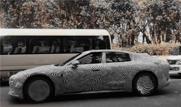 小鹏全新轿跑车型E29谍照曝光，P7 Ultra商标申请中