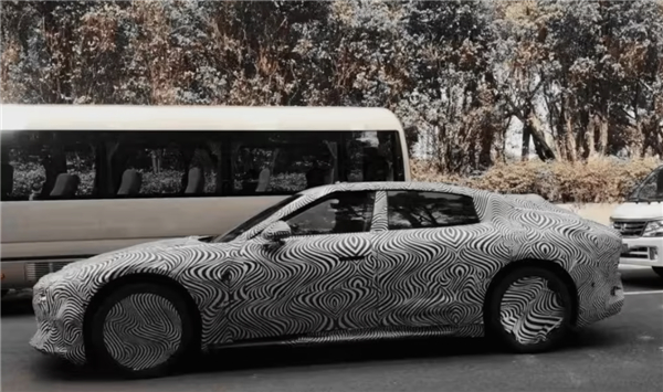 小鹏全新轿跑车型E29谍照曝光，P7 Ultra商标申请中