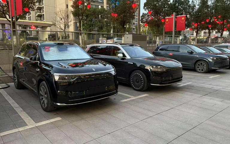 问界M8四月来袭，大尺寸新能源SUV新选择，预售35万起能否热卖？