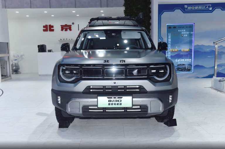 北京BJ30轻越野新选择，8.99万起超长轴距，硬派方盒子设计如何？
