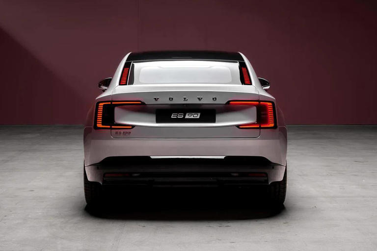 沃尔沃ES90纯电旗舰全球亮相，续航740km，高阶智驾引领新能源潮流