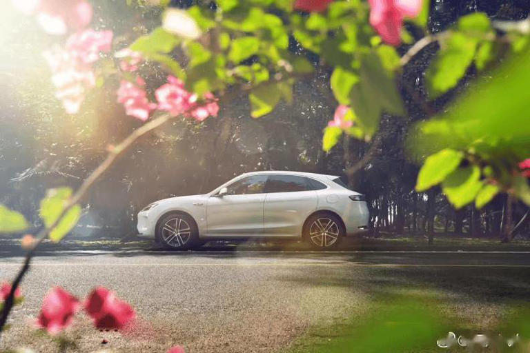 问界新M5 Ultra首发评测解禁，20万级最强华为高阶智驾SUV