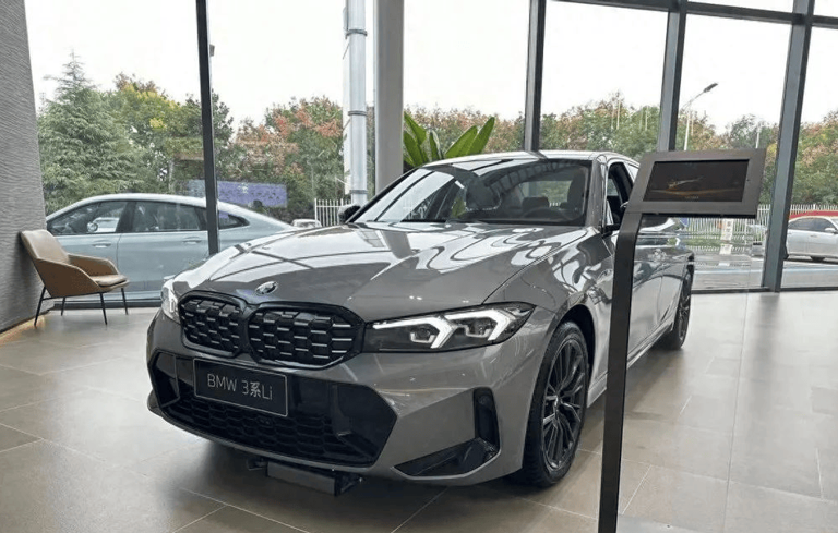 宝马3系超值来袭！19万起享2.0T+8AT，奥迪A4L还香吗？