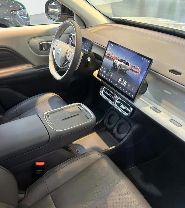 卷疯了，12.98万就能上激光雷达和8295芯片，零跑B10把同行逼急了