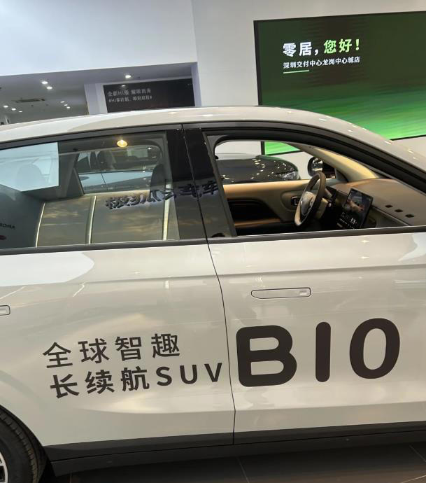 卷疯了，12.98万就能上激光雷达和8295芯片，零跑B10把同行逼急了