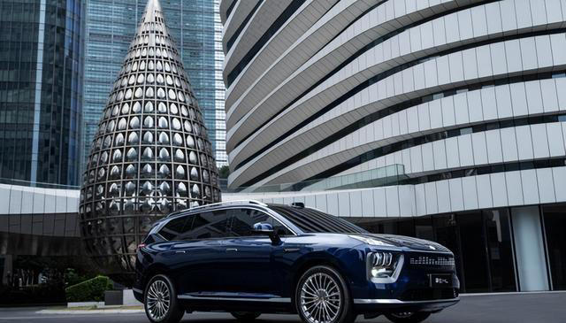 800V架构快充，增程350km纯电续航，这款SUV家用很巴适