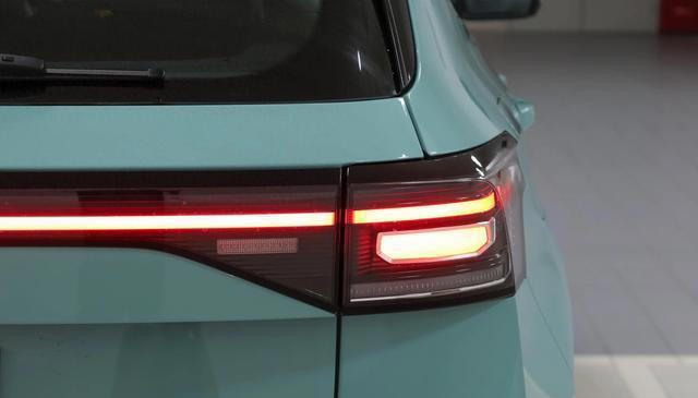 刚上市卖16多万，如今降到7.99万，1.5L+6AT，不比国产新能源香？