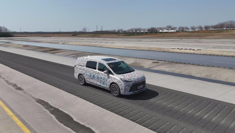 绕着地球跑了160圈，别克GL8陆尚试遍中国路