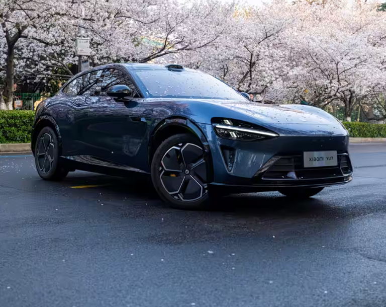 小米YU7实车图发布！续航里程770km，预计6-7月份正式上市