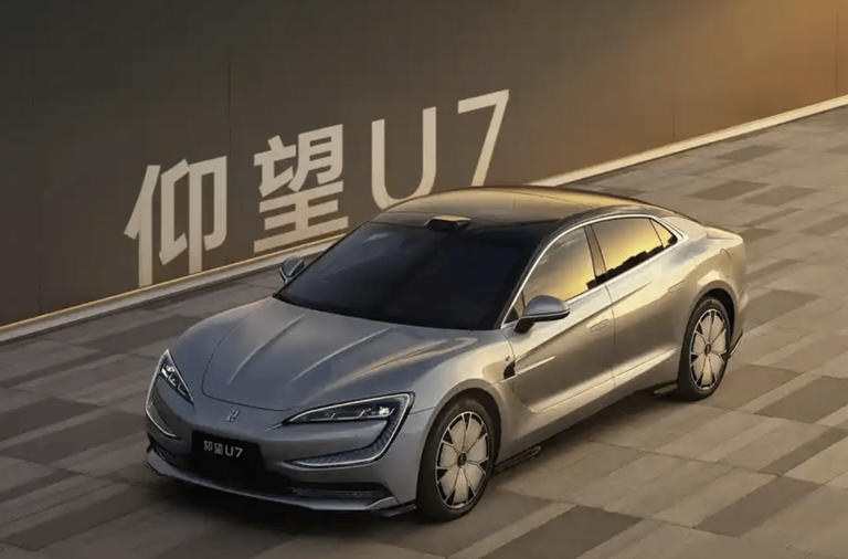 仰望U7对决小米SU7 Ultra：水平对置发动机能否赢得市场青睐？