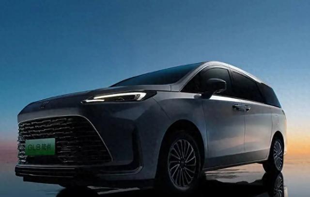 瞄准30万级MPV市场！别克GL8 陆尚