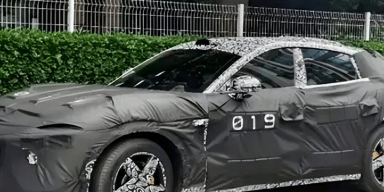 小米SU8来袭，23.59万起售，2025年SUV市场谁将降价？