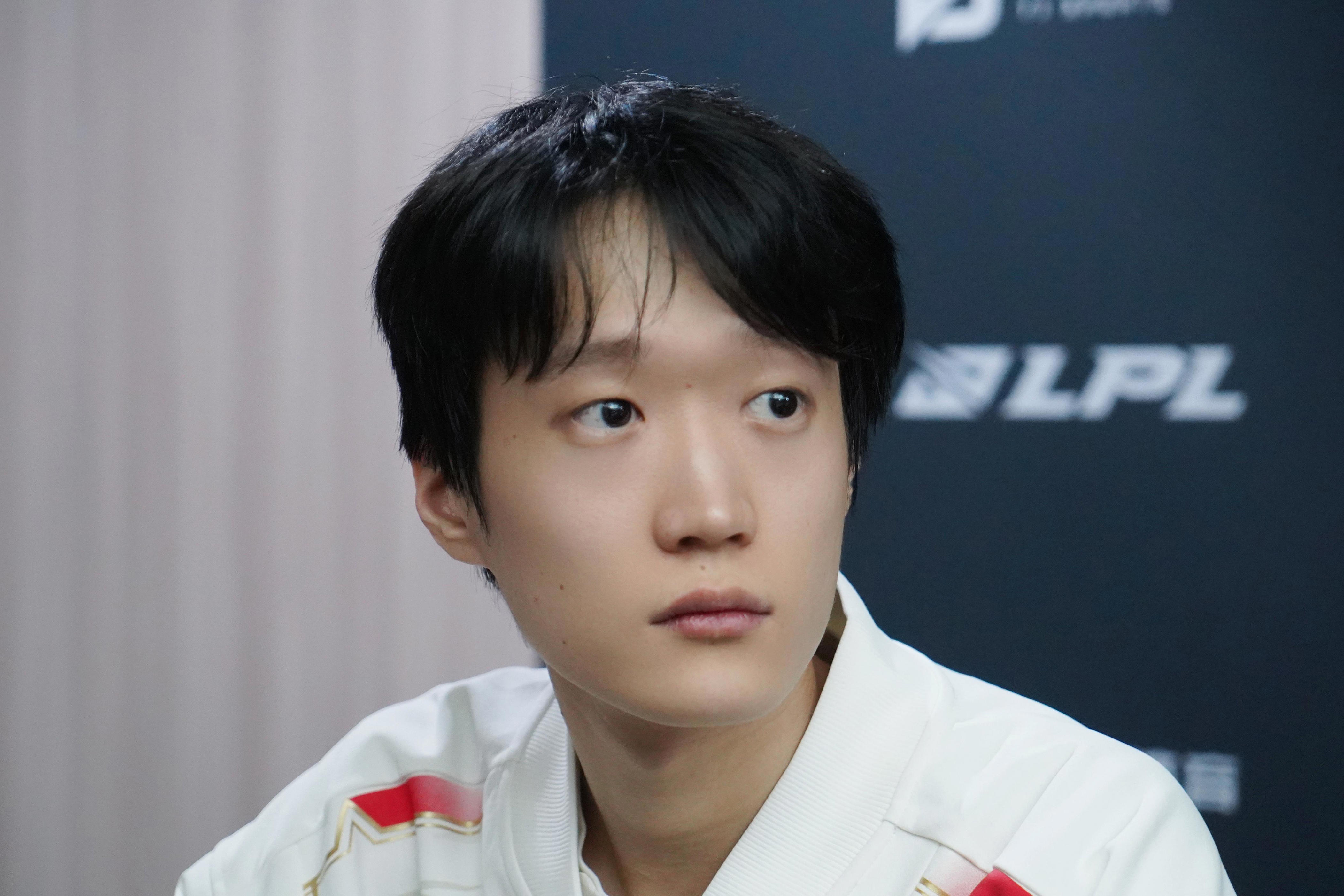 AL官方分享LPL第二赛段赛后返图：登峰组加油！