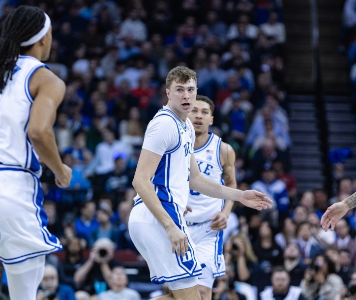 杜克大胜挺进NCAA疯三四强，弗拉格16中6贡献16分9板3助