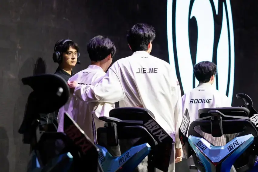 “IG老板张浩瀚阴阳怪气Doinb”火了，怒刷3000元礼物，世界赛见