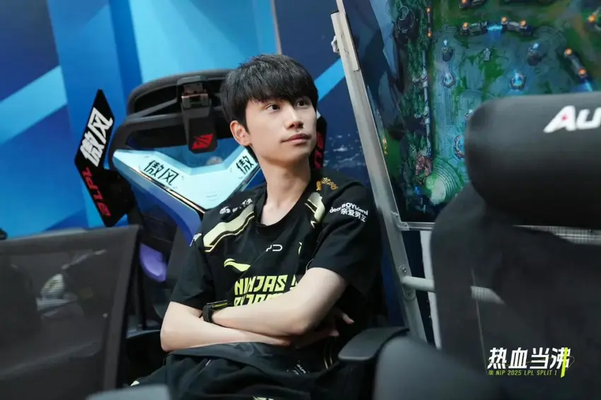 “IG老板张浩瀚阴阳怪气Doinb”火了，怒刷3000元礼物，世界赛见