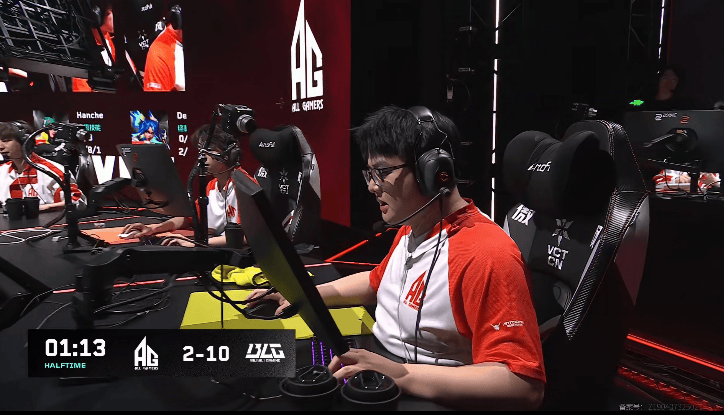上半场防守方BLG 10-2 AG进攻方，双方换边比赛来到下半场