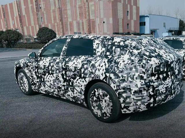 法拉第FX 6纯电轿跑SUV谍照来袭，2025年或将震撼上市？