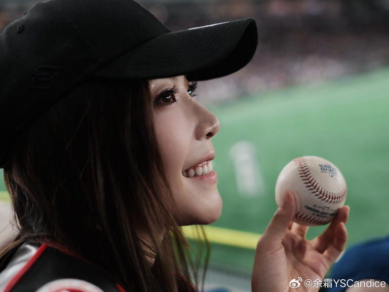 LPL主持余霜晒照：带管哥MLB东京赛初体验！