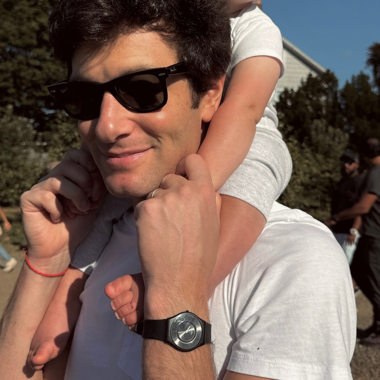 超模“小KK”卡莉·克劳斯出街 大方秀三胎孕肚