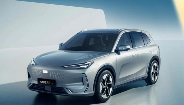 预算 15 万内，顾家奶爸选车：零跑 C10 和银河 E5 怎么挑？