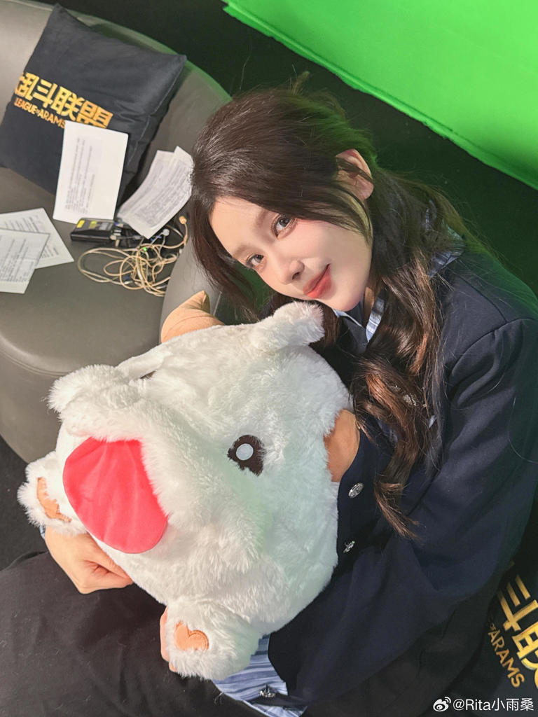 LPL解说Rita晒照：玩开心噜今天～(^ー゜)