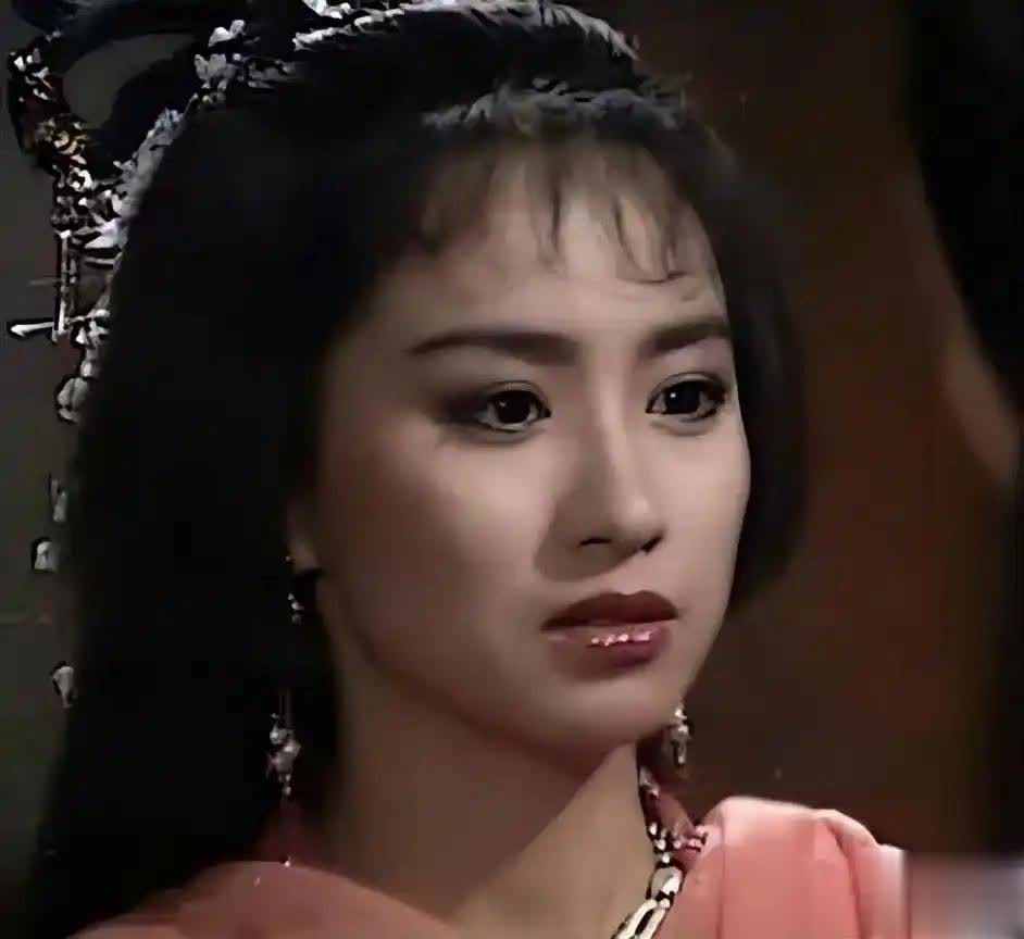 61岁前TVB港姐冠军谢宁成生意女强人，年销额过亿街头受访曝光