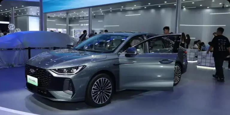 终于扬眉吐气，从11.99万的售价，降至8.49万，2个月销量1.98W台