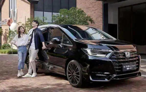 铁了心扳倒腾势D9！直降7万，魔术感应门+大7座油耗5L，要啥GL8？