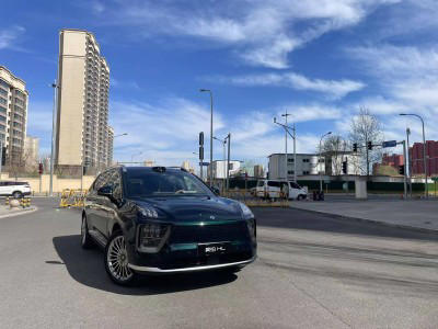 昊铂HL旗舰SUV预售，挑战问界M8与理想L8，配置与体验能否胜出？