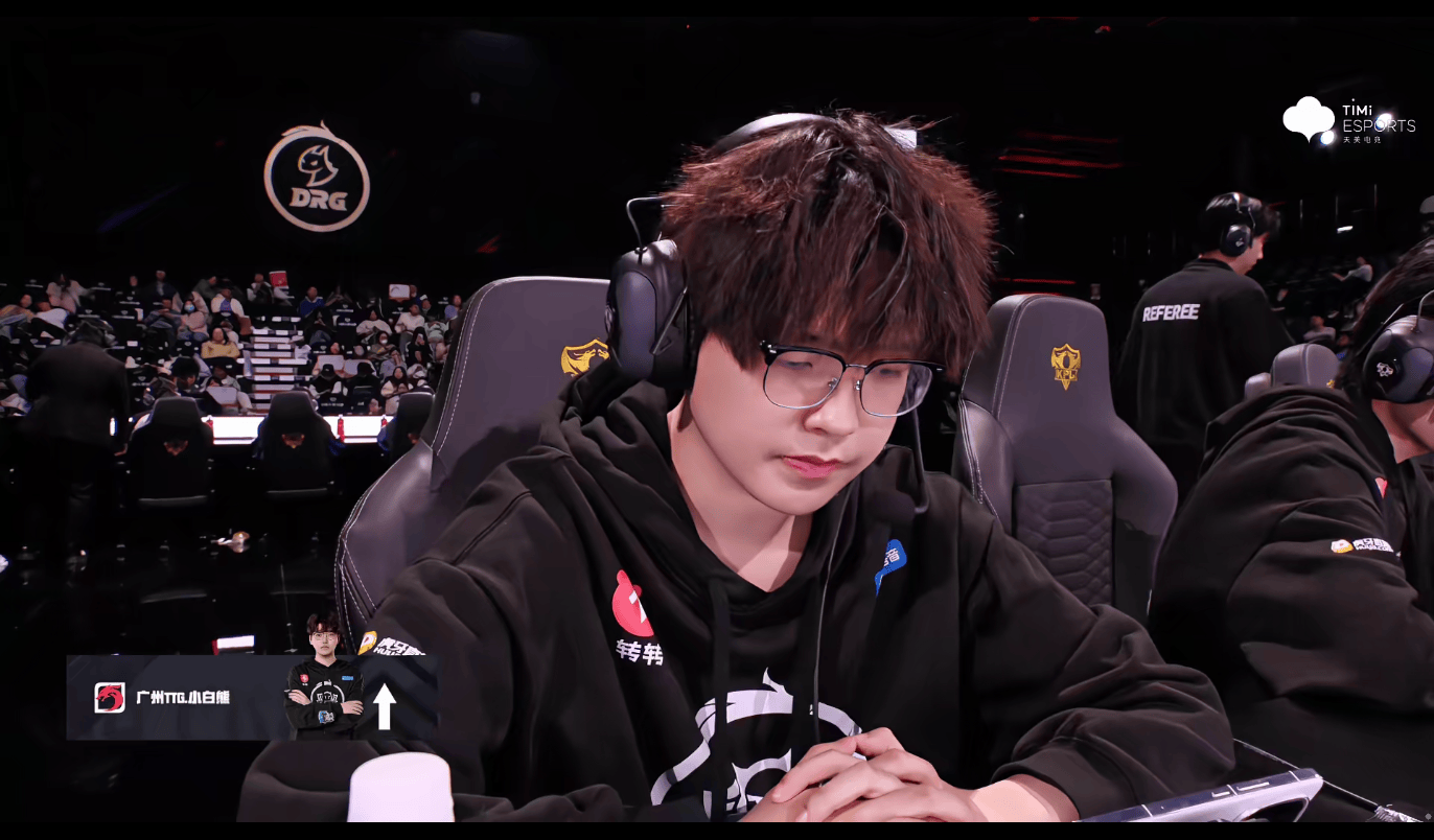 TTG卡位赛第二局赛后做出轮换调整，佳心换下，小白熊换上