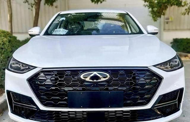 艾瑞泽8 PRO 2.0T版本实车曝光，撞脸奥迪A7L+猎鹰智驾，配254马力