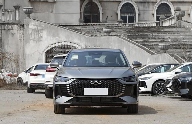 1.6T+7DCT，顶配13.29万，艾瑞泽8 PRO是真有实力还是“飘”了？