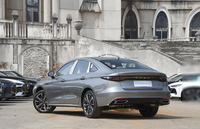 1.6T+7DCT，顶配13.29万，艾瑞泽8 PRO是真有实力还是“飘”了？