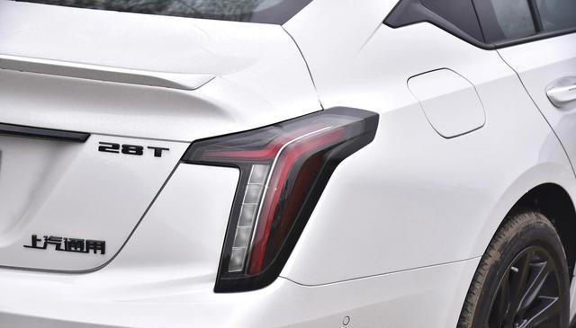 豪车“挺不住”了！近30万降到18.59万，标配2.0T+10AT，没人懂