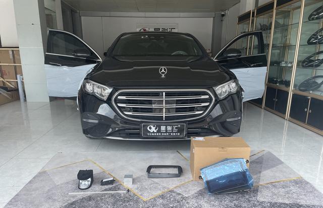 25款奔驰E300L升级HUD抬头显示和香氛系统，提升用车舒适体验