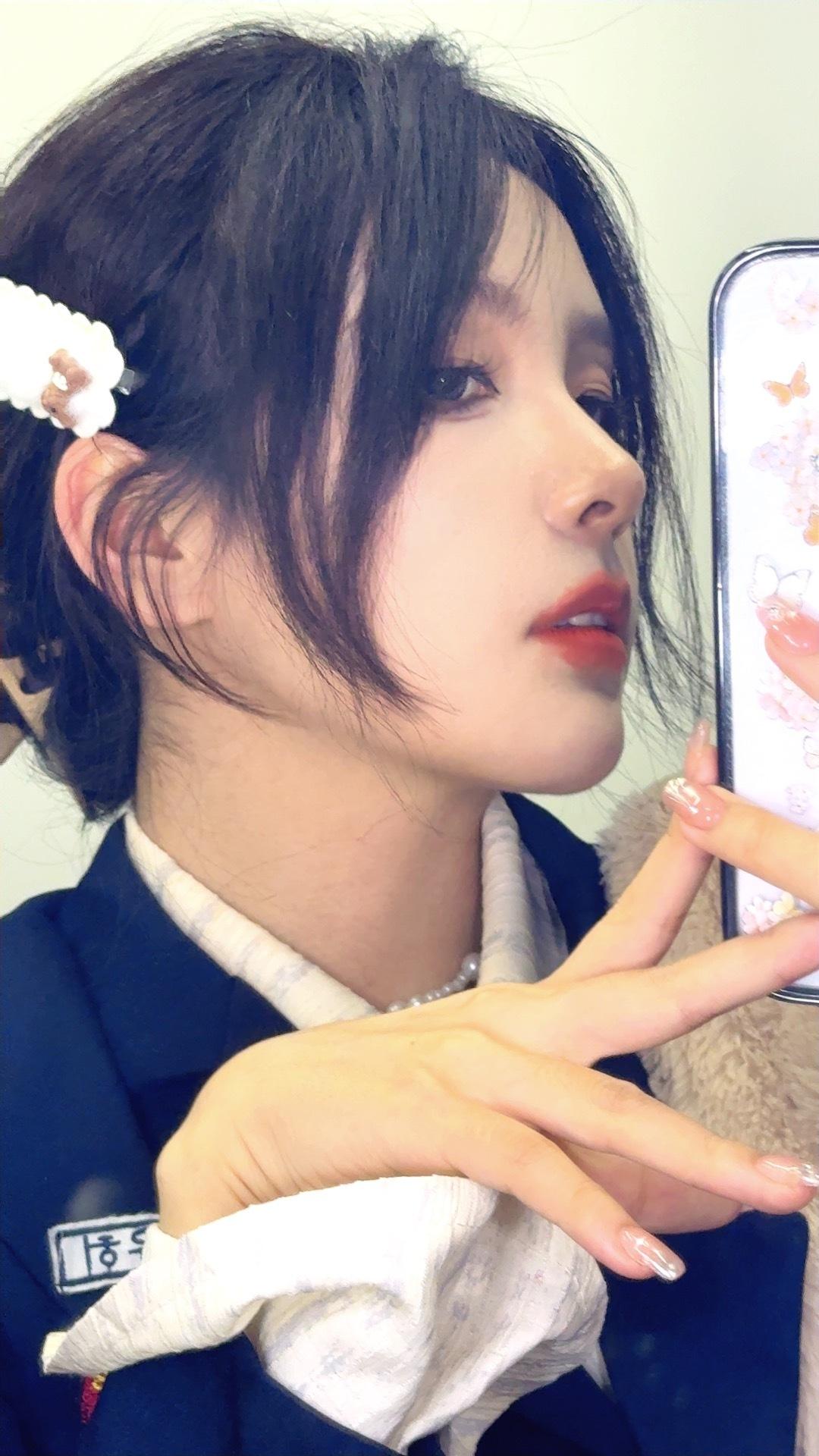 LPL解说Rita晒照：今日小熊发卡出镜🙈mua～